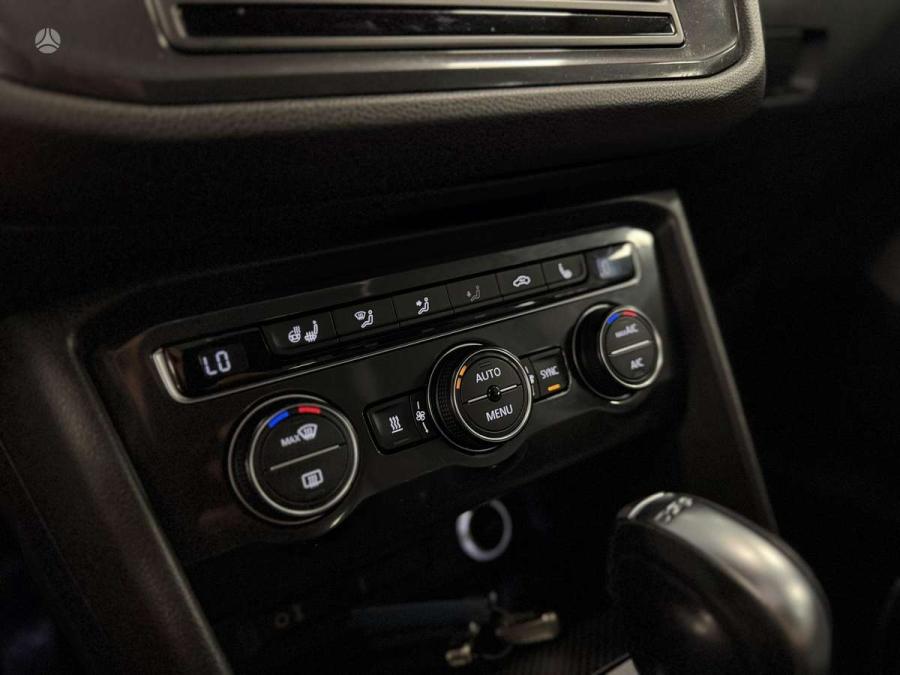 White Volkswagen Tiguan 2016 in Klaipeda, with an engine capacity of 1.98 L and mileage of 279 thousand km for 14950 €, photo 19 on AUTOMOTO.COM.LV