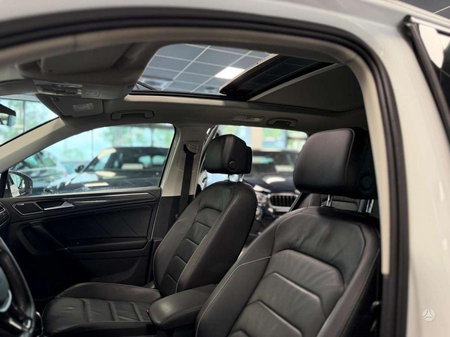 White Volkswagen Tiguan 2016 in Klaipeda, with an engine capacity of 1.98 L and mileage of 279 thousand km for 14950 €, photo 21 on AUTOMOTO.COM.LV