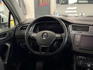 White Volkswagen Tiguan 2016 in Klaipeda, with an engine capacity of 1.98 L and mileage of 279 thousand km for 14950 €, photo 30 on AUTOMOTO.COM.LV