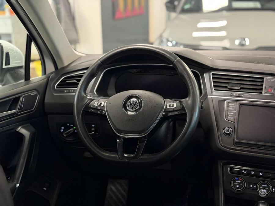 White Volkswagen Tiguan 2016 in Klaipeda, with an engine capacity of 1.98 L and mileage of 279 thousand km for 14950 €, photo 30 on AUTOMOTO.COM.LV