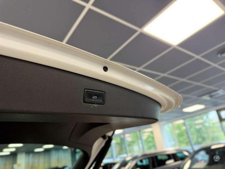 White Volkswagen Tiguan 2016 in Klaipeda, with an engine capacity of 1.98 L and mileage of 279 thousand km for 14950 €, photo 35 on AUTOMOTO.COM.LV