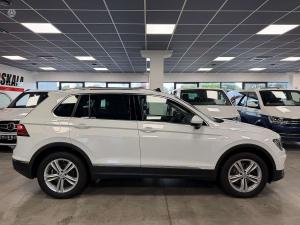 White Volkswagen Tiguan 2016 in Klaipeda, with an engine capacity of 1.98 L and mileage of 279 thousand km for 14950 €, photo 41 on AUTOMOTO.COM.LV