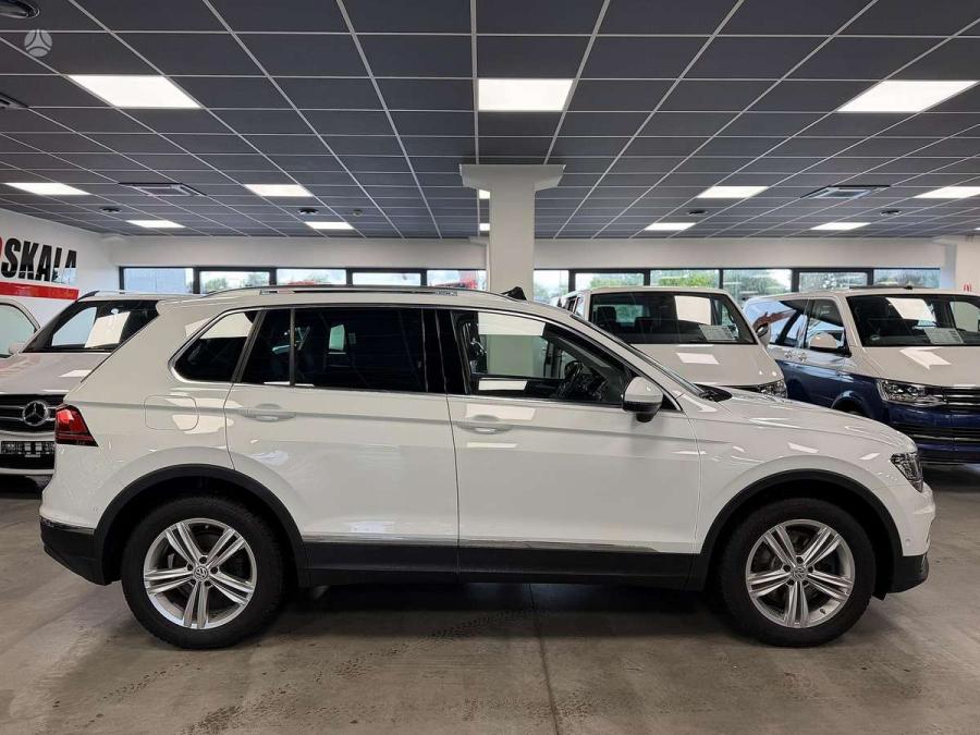 White Volkswagen Tiguan 2016 in Klaipeda, with an engine capacity of 1.98 L and mileage of 279 thousand km for 14950 €, photo 41 on AUTOMOTO.COM.LV