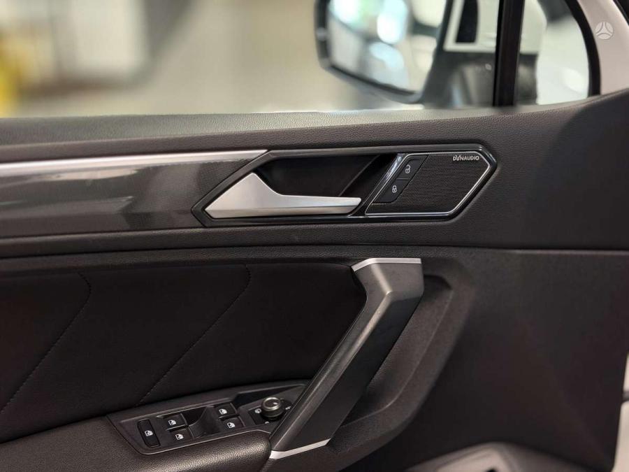 White Volkswagen Tiguan 2016 in Klaipeda, with an engine capacity of 1.98 L and mileage of 279 thousand km for 14950 €, photo 43 on AUTOMOTO.COM.LV