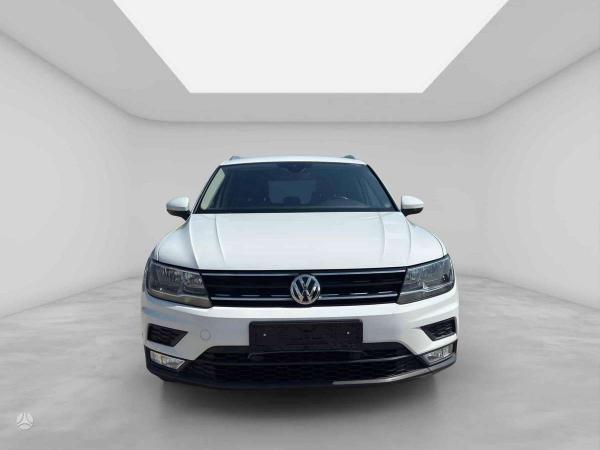 White Volkswagen Tiguan 2016 in Kaunas, with an engine capacity of 2.00 L and mileage of 235 thousand km for 15790 €, photo 2 on AUTOMOTO.COM.LV