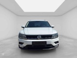 White Volkswagen Tiguan 2016 in Kaunas, with an engine capacity of 2.00 L and mileage of 235 thousand km for 15790 €, photo 3 on AUTOMOTO.COM.LV