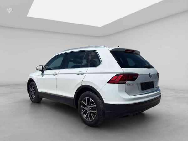 White Volkswagen Tiguan 2016 in Kaunas, with an engine capacity of 2.00 L and mileage of 235 thousand km for 15790 €, photo 4 on AUTOMOTO.COM.LV