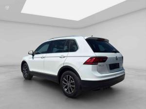 White Volkswagen Tiguan 2016 in Kaunas, with an engine capacity of 2.00 L and mileage of 235 thousand km for 15790 €, photo 5 on AUTOMOTO.COM.LV
