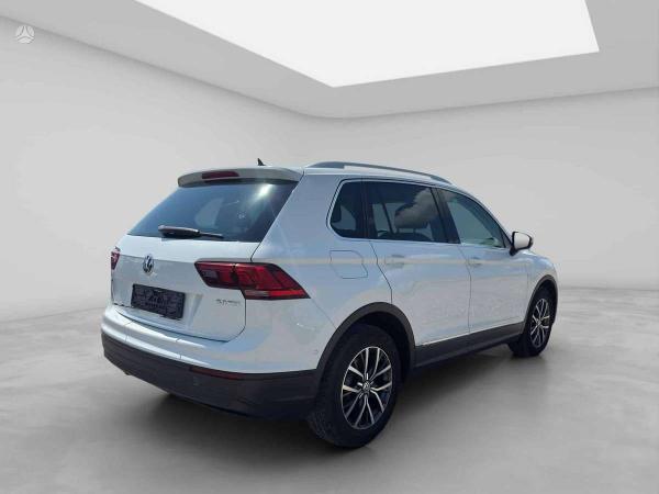 White Volkswagen Tiguan 2016 in Kaunas, with an engine capacity of 2.00 L and mileage of 235 thousand km for 15790 €, photo 6 on AUTOMOTO.COM.LV