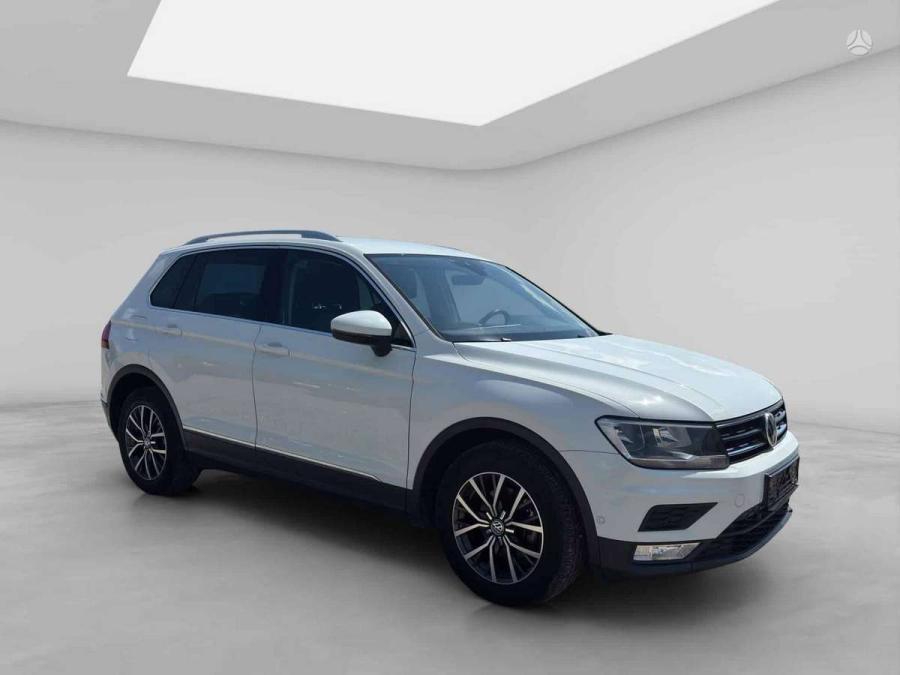 White Volkswagen Tiguan 2016 in Kaunas, with an engine capacity of 2.00 L and mileage of 235 thousand km for 15790 €, photo 9 on AUTOMOTO.COM.LV