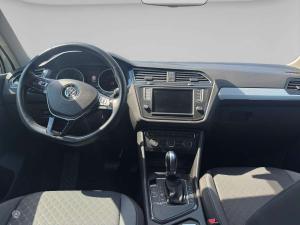 White Volkswagen Tiguan 2016 in Kaunas, with an engine capacity of 2.00 L and mileage of 235 thousand km for 15790 €, photo 13 on AUTOMOTO.COM.LV