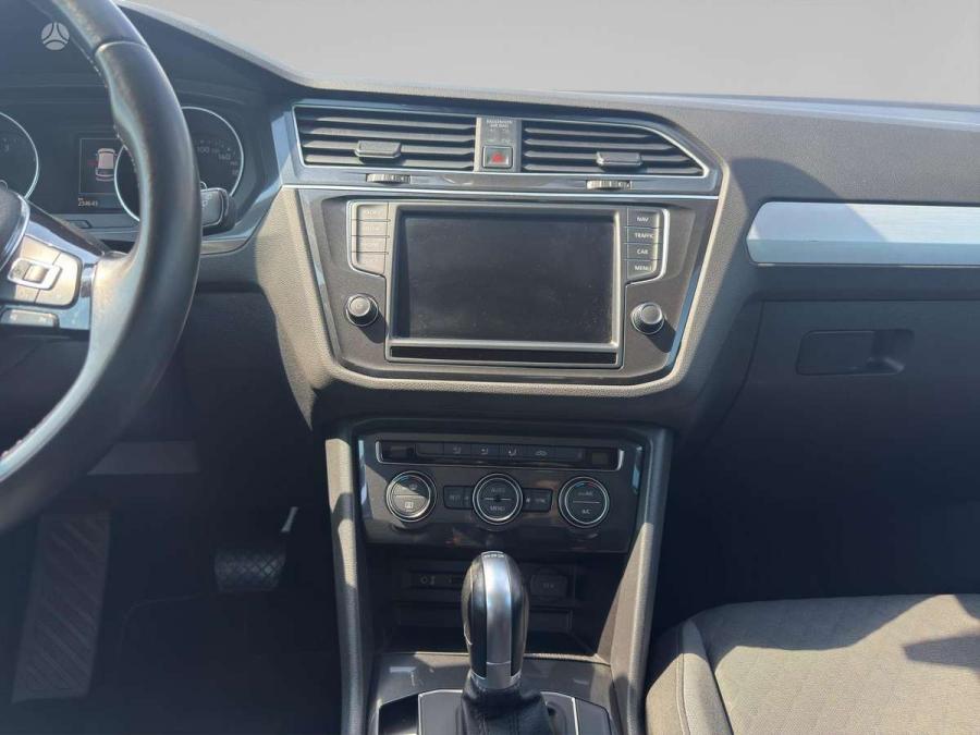 White Volkswagen Tiguan 2016 in Kaunas, with an engine capacity of 2.00 L and mileage of 235 thousand km for 15790 €, photo 14 on AUTOMOTO.COM.LV