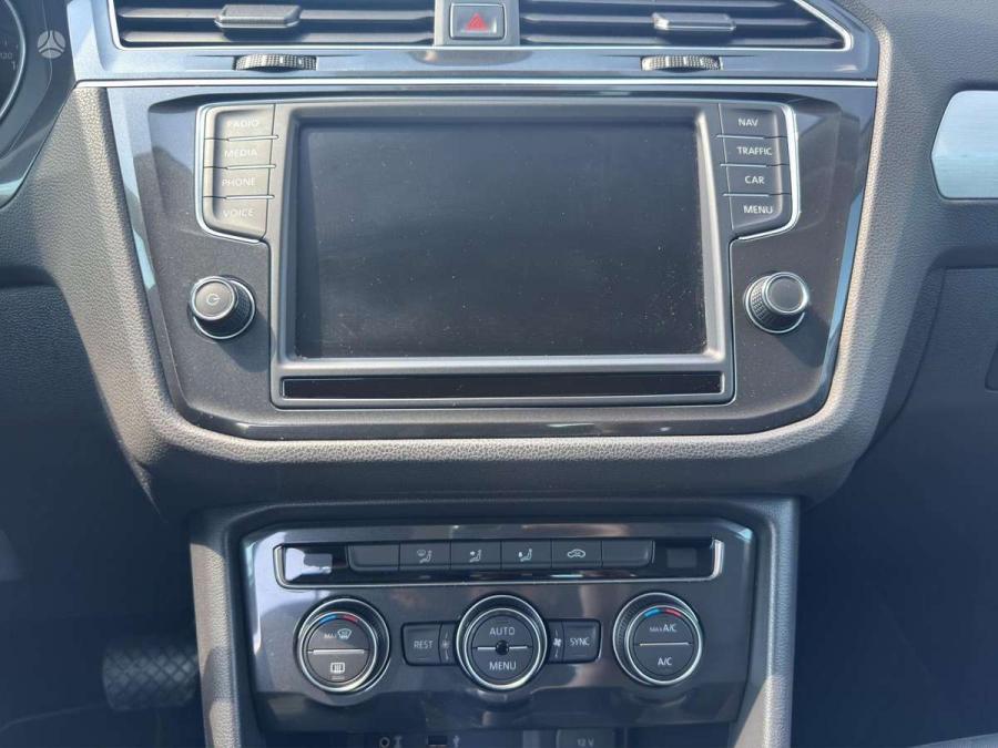 White Volkswagen Tiguan 2016 in Kaunas, with an engine capacity of 2.00 L and mileage of 235 thousand km for 15790 €, photo 15 on AUTOMOTO.COM.LV