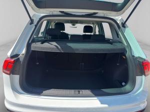 White Volkswagen Tiguan 2016 in Kaunas, with an engine capacity of 2.00 L and mileage of 235 thousand km for 15790 €, photo 19 on AUTOMOTO.COM.LV