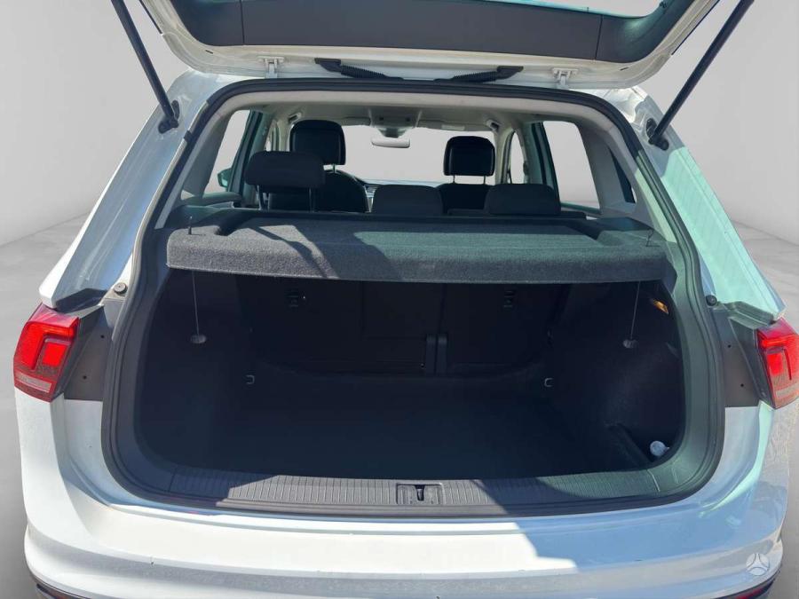 White Volkswagen Tiguan 2016 in Kaunas, with an engine capacity of 2.00 L and mileage of 235 thousand km for 15790 €, photo 19 on AUTOMOTO.COM.LV