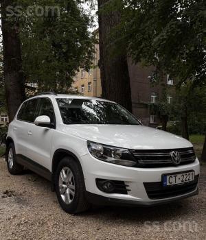 White Volkswagen Tiguan 2016 in Riga, with an engine capacity of 2.00 L and mileage of 200 thousand km for 9000 €, photo 3 on AUTOMOTO.COM.LV