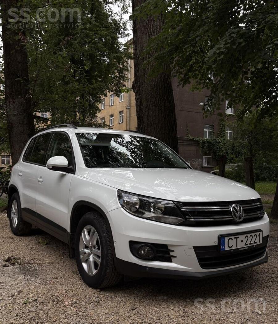 White Volkswagen Tiguan 2016 in Riga, with an engine capacity of 2.00 L and mileage of 200 thousand km for 9000 €, photo 3 on AUTOMOTO.COM.LV