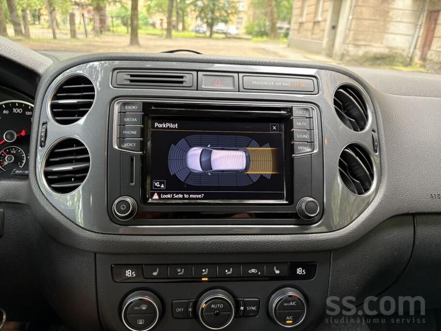 White Volkswagen Tiguan 2016 in Riga, with an engine capacity of 2.00 L and mileage of 200 thousand km for 9000 €, photo 10 on AUTOMOTO.COM.LV