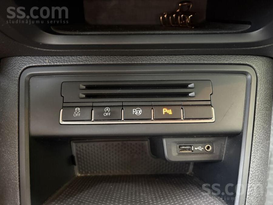 White Volkswagen Tiguan 2016 in Riga, with an engine capacity of 2.00 L and mileage of 200 thousand km for 9000 €, photo 12 on AUTOMOTO.COM.LV