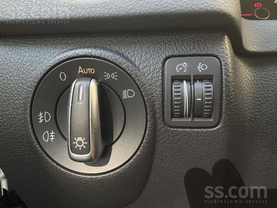 White Volkswagen Tiguan 2016 in Riga, with an engine capacity of 2.00 L and mileage of 200 thousand km for 9000 €, photo 13 on AUTOMOTO.COM.LV