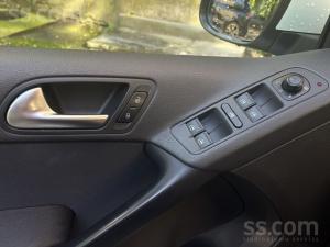 White Volkswagen Tiguan 2016 in Riga, with an engine capacity of 2.00 L and mileage of 200 thousand km for 9000 €, photo 17 on AUTOMOTO.COM.LV