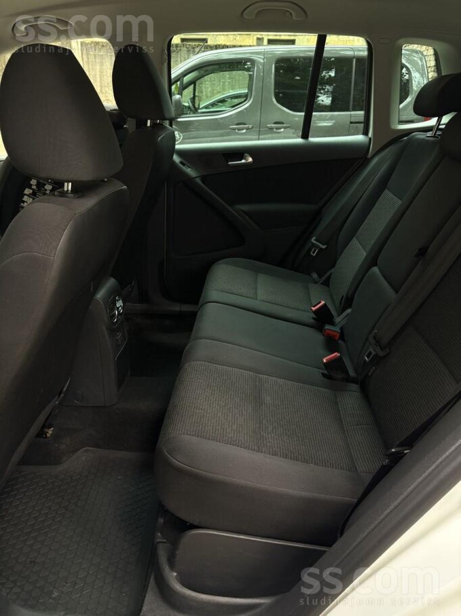 White Volkswagen Tiguan 2016 in Riga, with an engine capacity of 2.00 L and mileage of 200 thousand km for 9000 €, photo 19 on AUTOMOTO.COM.LV