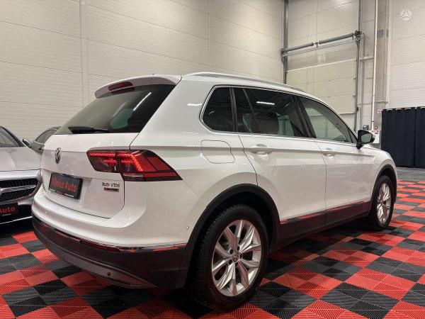 White Volkswagen Tiguan 2016 in Vilnius, with an engine capacity of 1.97 L and mileage of 290 thousand km for 17990 €, photo 4 on AUTOMOTO.COM.LV