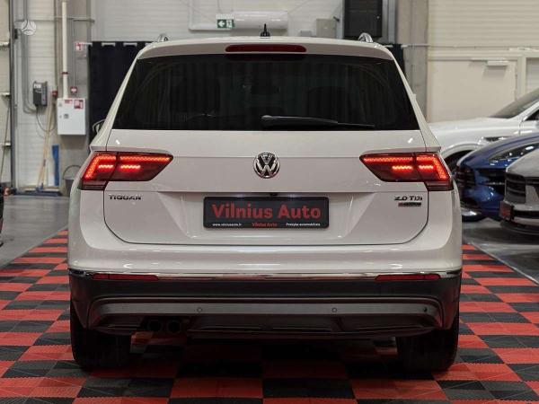 White Volkswagen Tiguan 2016 in Vilnius, with an engine capacity of 1.97 L and mileage of 290 thousand km for 17990 €, photo 5 on AUTOMOTO.COM.LV