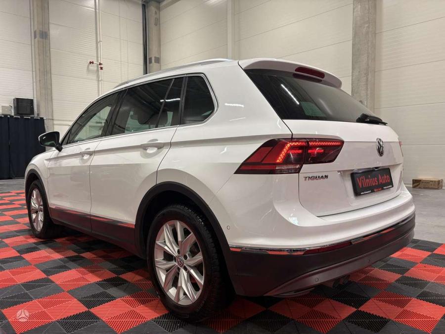 White Volkswagen Tiguan 2016 in Vilnius, with an engine capacity of 1.97 L and mileage of 290 thousand km for 17990 €, photo 7 on AUTOMOTO.COM.LV