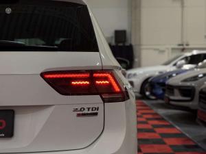 White Volkswagen Tiguan 2016 in Vilnius, with an engine capacity of 1.97 L and mileage of 290 thousand km for 17990 €, photo 9 on AUTOMOTO.COM.LV