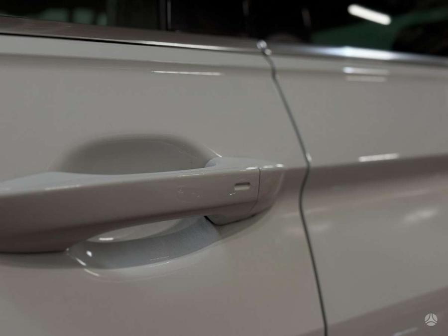 White Volkswagen Tiguan 2016 in Vilnius, with an engine capacity of 1.97 L and mileage of 290 thousand km for 17990 €, photo 11 on AUTOMOTO.COM.LV