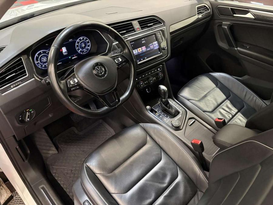 White Volkswagen Tiguan 2016 in Vilnius, with an engine capacity of 1.97 L and mileage of 290 thousand km for 17990 €, photo 12 on AUTOMOTO.COM.LV