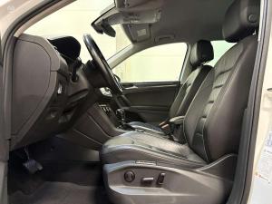 White Volkswagen Tiguan 2016 in Vilnius, with an engine capacity of 1.97 L and mileage of 290 thousand km for 17990 €, photo 14 on AUTOMOTO.COM.LV