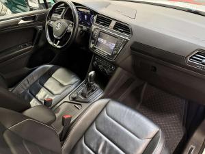 White Volkswagen Tiguan 2016 in Vilnius, with an engine capacity of 1.97 L and mileage of 290 thousand km for 17990 €, photo 17 on AUTOMOTO.COM.LV
