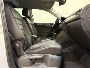 White Volkswagen Tiguan 2016 in Vilnius, with an engine capacity of 1.97 L and mileage of 290 thousand km for 17990 €, photo 18 on AUTOMOTO.COM.LV