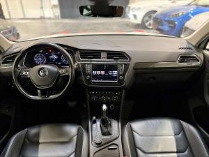White Volkswagen Tiguan 2016 in Vilnius, with an engine capacity of 1.97 L and mileage of 290 thousand km for 17990 €, photo 19 on AUTOMOTO.COM.LV