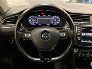 White Volkswagen Tiguan 2016 in Vilnius, with an engine capacity of 1.97 L and mileage of 290 thousand km for 17990 €, photo 21 on AUTOMOTO.COM.LV