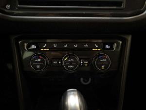 White Volkswagen Tiguan 2016 in Vilnius, with an engine capacity of 1.97 L and mileage of 290 thousand km for 17990 €, photo 24 on AUTOMOTO.COM.LV