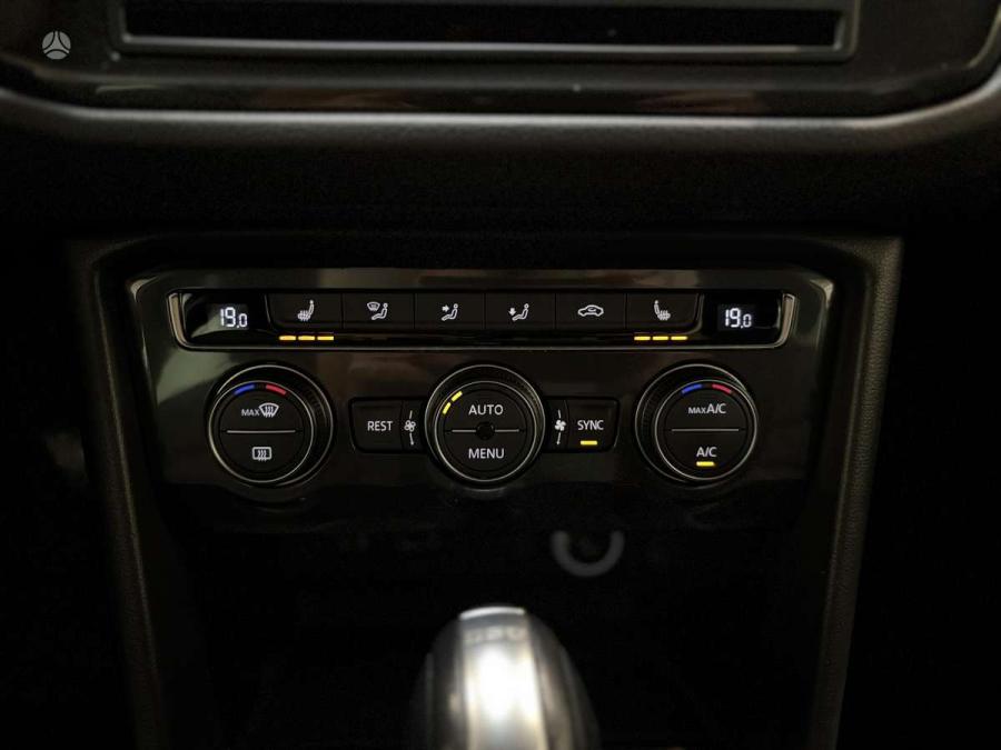 White Volkswagen Tiguan 2016 in Vilnius, with an engine capacity of 1.97 L and mileage of 290 thousand km for 17990 €, photo 24 on AUTOMOTO.COM.LV