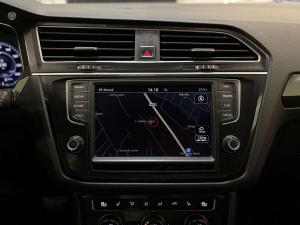 White Volkswagen Tiguan 2016 in Vilnius, with an engine capacity of 1.97 L and mileage of 290 thousand km for 17990 €, photo 25 on AUTOMOTO.COM.LV