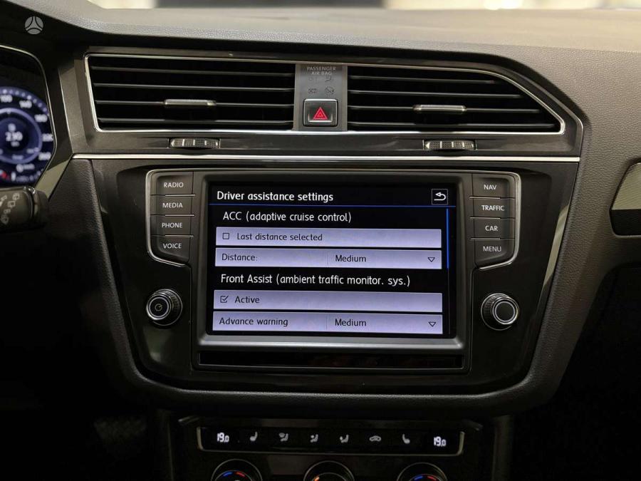 White Volkswagen Tiguan 2016 in Vilnius, with an engine capacity of 1.97 L and mileage of 290 thousand km for 17990 €, photo 26 on AUTOMOTO.COM.LV