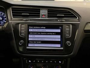 White Volkswagen Tiguan 2016 in Vilnius, with an engine capacity of 1.97 L and mileage of 290 thousand km for 17990 €, photo 27 on AUTOMOTO.COM.LV