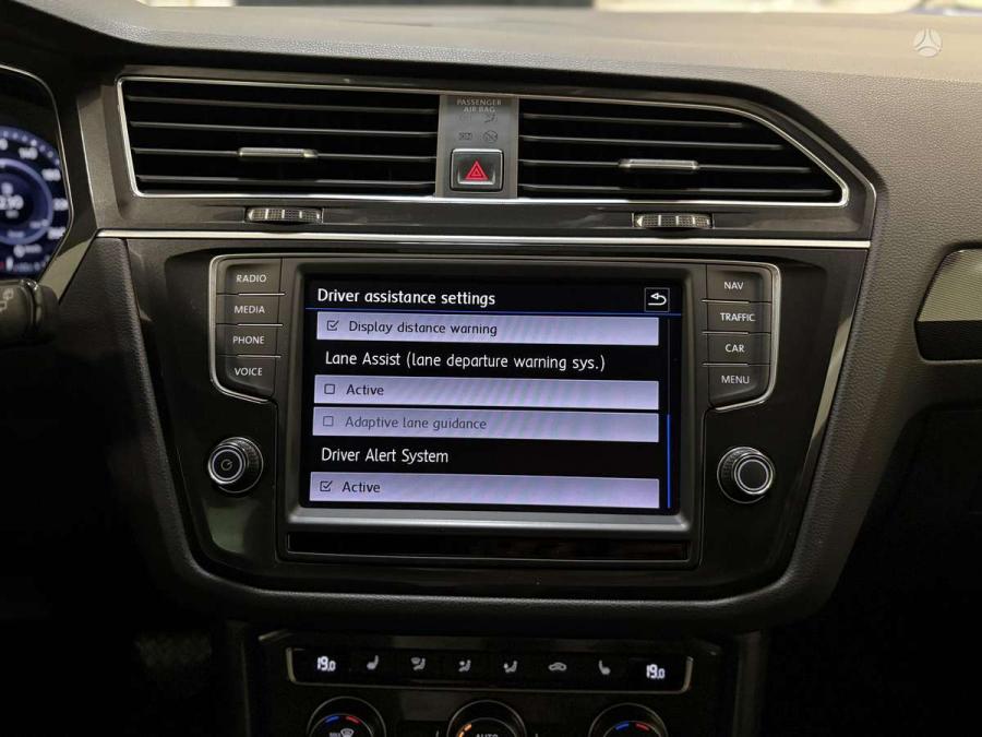 White Volkswagen Tiguan 2016 in Vilnius, with an engine capacity of 1.97 L and mileage of 290 thousand km for 17990 €, photo 27 on AUTOMOTO.COM.LV