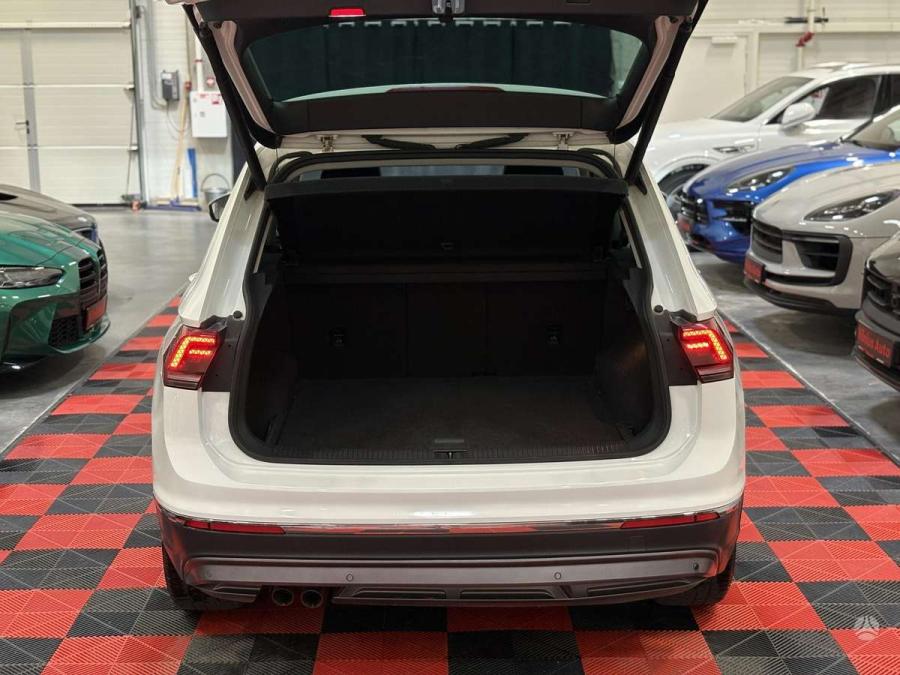 White Volkswagen Tiguan 2016 in Vilnius, with an engine capacity of 1.97 L and mileage of 290 thousand km for 17990 €, photo 33 on AUTOMOTO.COM.LV