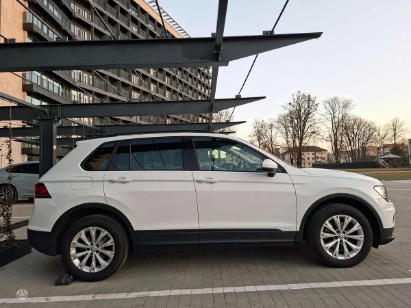 White Volkswagen Tiguan 2016 in Vilnius, with an engine capacity of 1.40 L and mileage of 195 thousand km for 13650 €, photo 1 on AUTOMOTO.COM.LV