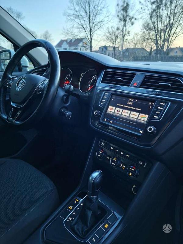 White Volkswagen Tiguan 2016 in Vilnius, with an engine capacity of 1.40 L and mileage of 195 thousand km for 13650 €, photo 10 on AUTOMOTO.COM.LV