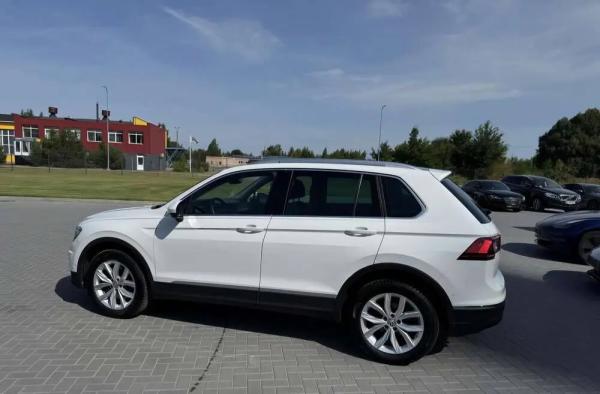 White Volkswagen Tiguan 2016 in Telschi, with an engine capacity of 2.00 L and mileage of 232 thousand km for 12990 €, photo 6 on AUTOMOTO.COM.LV