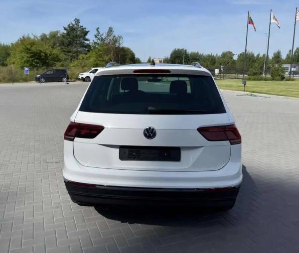 White Volkswagen Tiguan 2016 in Telschi, with an engine capacity of 2.00 L and mileage of 232 thousand km for 12990 €, photo 8 on AUTOMOTO.COM.LV