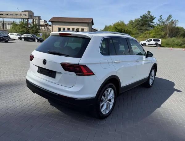 White Volkswagen Tiguan 2016 in Telschi, with an engine capacity of 2.00 L and mileage of 232 thousand km for 12990 €, photo 9 on AUTOMOTO.COM.LV