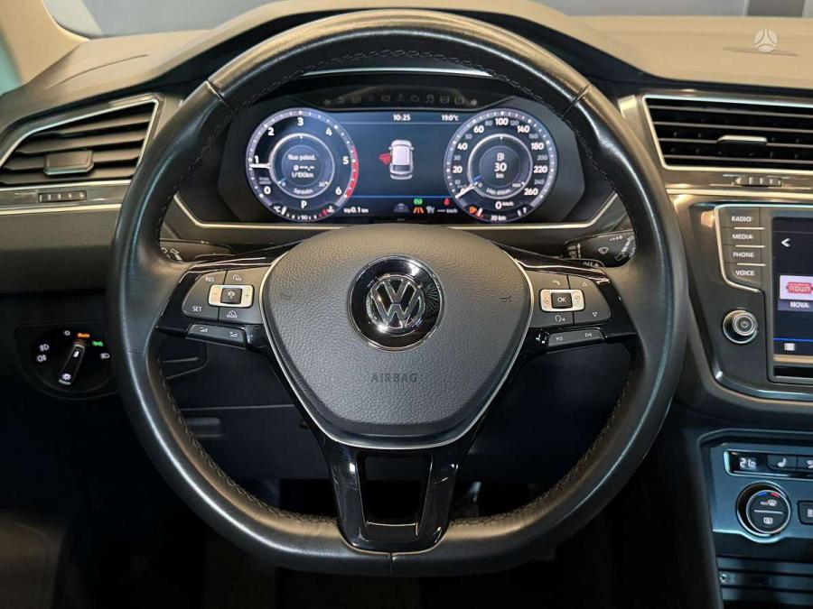 White Volkswagen Tiguan 2016 in Kaunas, with an engine capacity of 1.97 L and mileage of 181 thousand km for 17490 €, photo 15 on AUTOMOTO.COM.LV